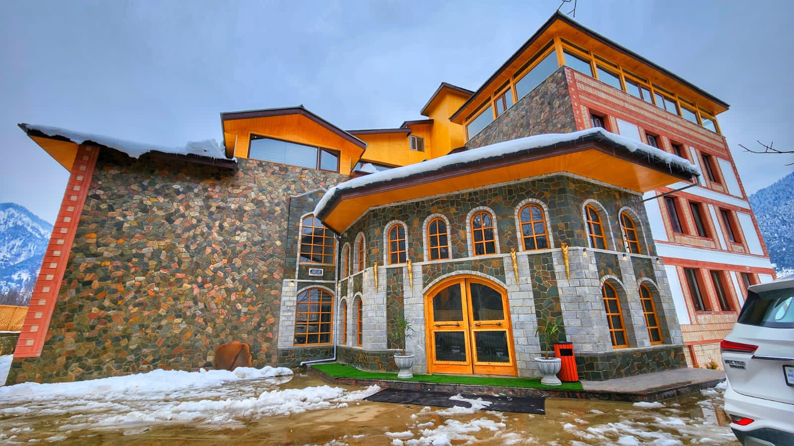 The Walnut Creek 𝗕𝗢𝗢𝗞 Pahalgam Hotel 𝘄𝗶𝘁𝗵 𝗙𝗥𝗘𝗘 𝗖𝗮𝗻𝗰𝗲𝗹𝗹𝗮𝘁𝗶𝗼𝗻