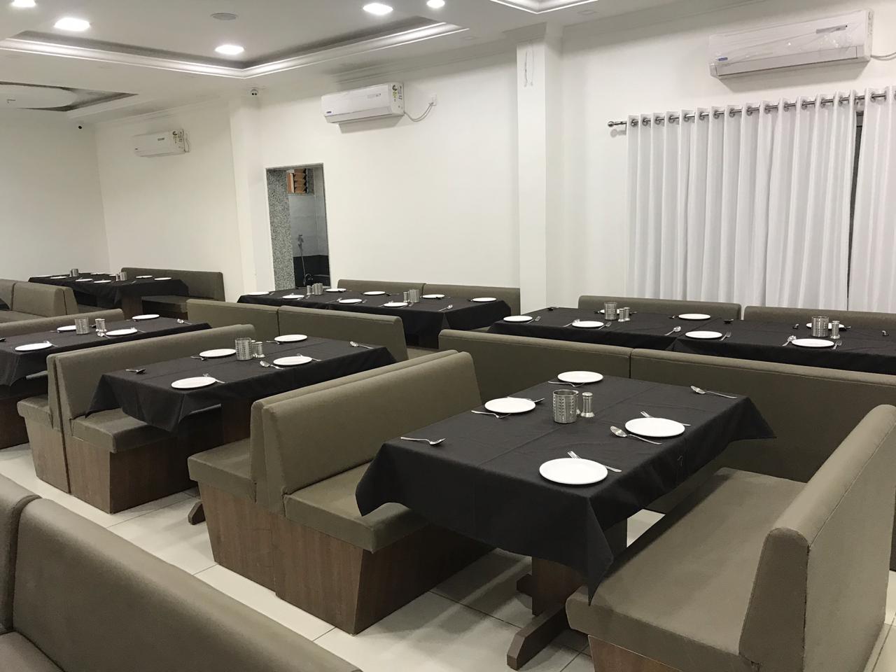 HOTEL YOGI PALACE 𝗕𝗢𝗢𝗞 Halol Hotel