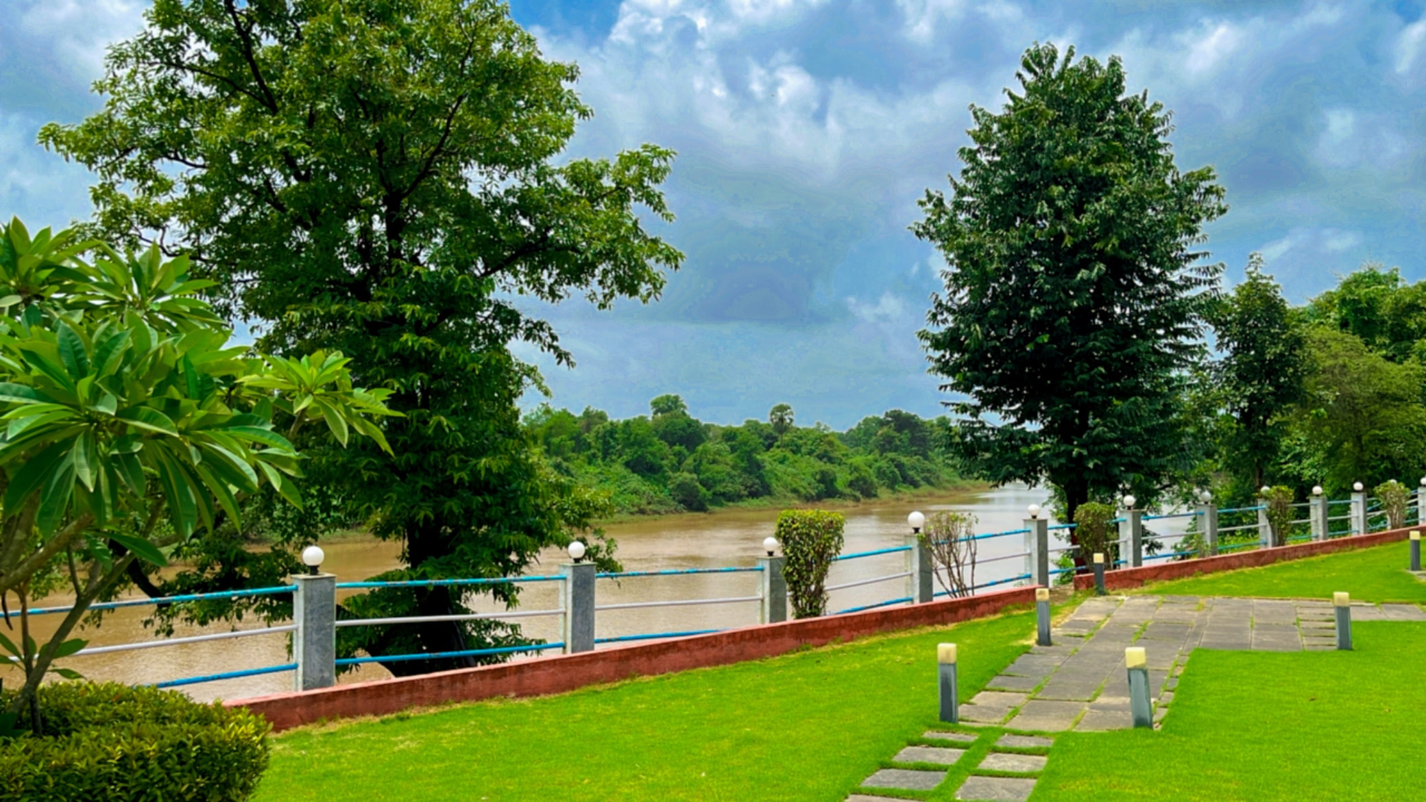 Rustic River Resort 𝗕𝗢𝗢𝗞 Wada Resort