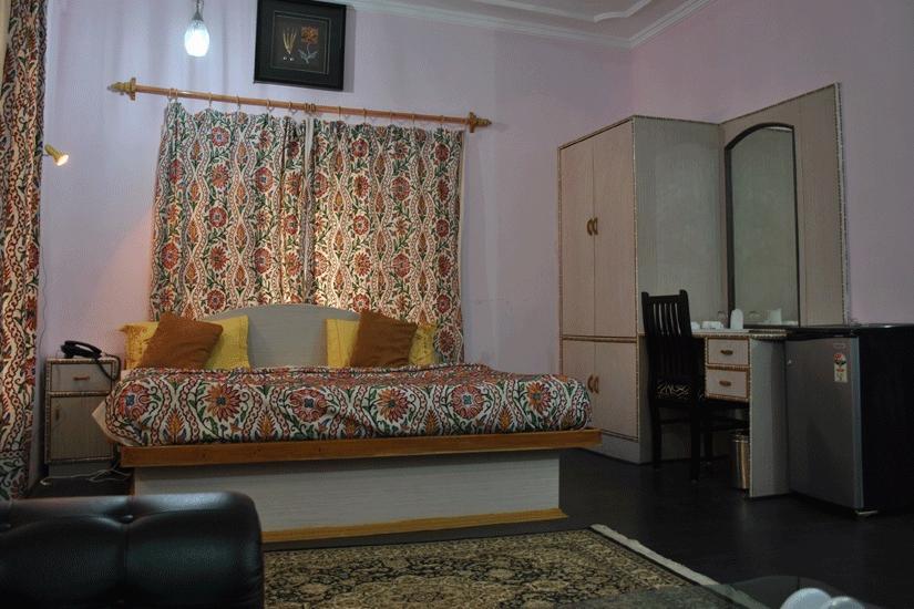 Apple Tree Resorts Gulmarg INR 422 OFF ( ̶2̶9̶0̶0̶ ) Resort Price ...