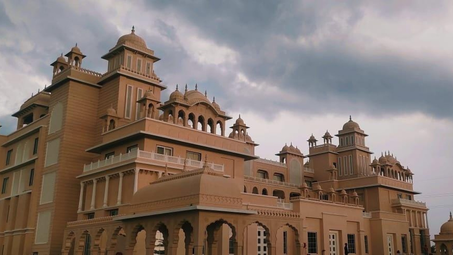 The Utopia Resort 𝗕𝗢𝗢𝗞 Sanchi Hotel 𝘄𝗶𝘁𝗵 𝗙𝗥𝗘𝗘 𝗖𝗮𝗻𝗰𝗲𝗹𝗹𝗮𝘁𝗶𝗼𝗻