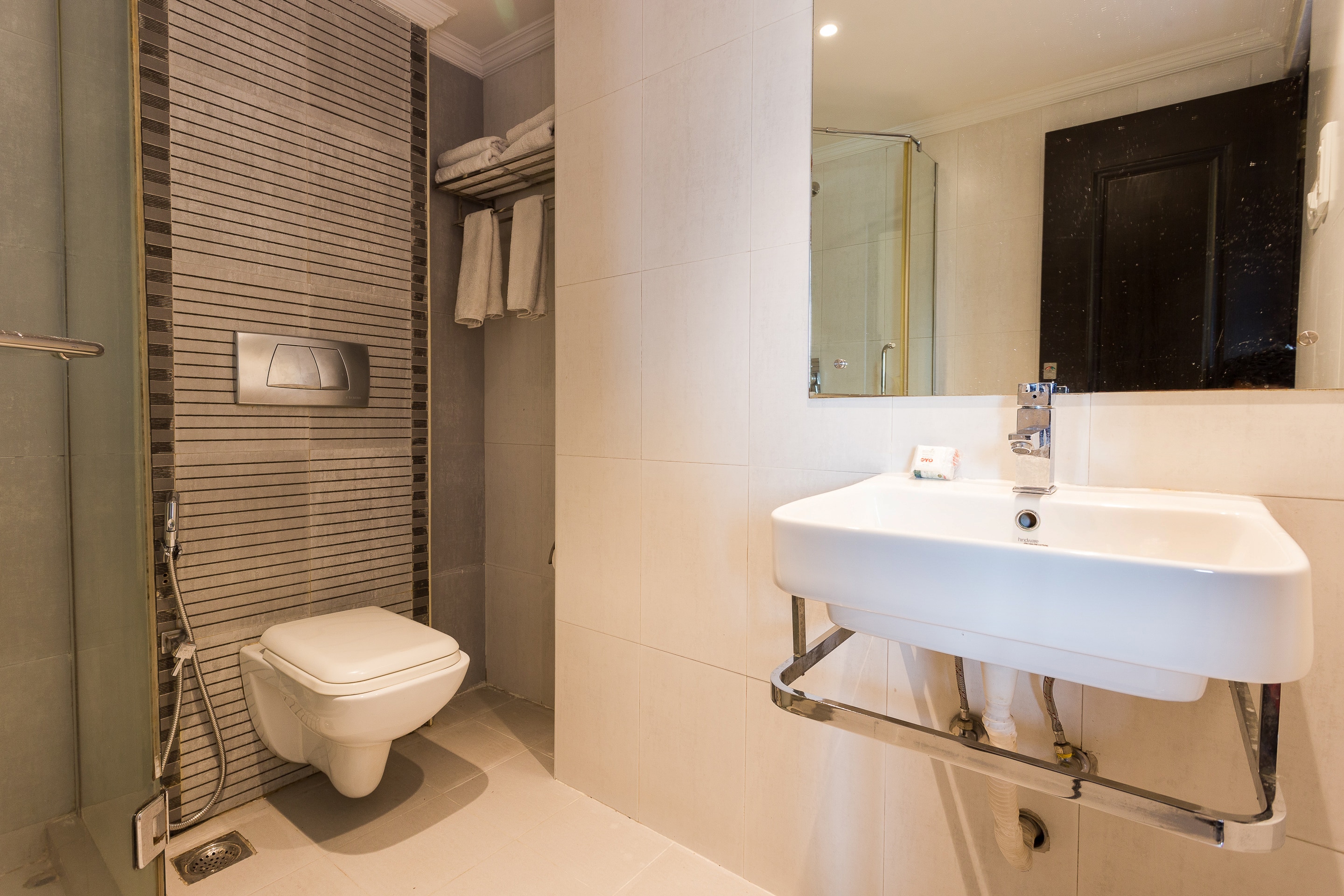 Senate Hotel 𝗕𝗢𝗢𝗞 Cochin Hotel 𝘄𝗶𝘁𝗵 𝗙𝗥𝗘𝗘 𝗖𝗮𝗻𝗰𝗲𝗹𝗹𝗮𝘁𝗶𝗼𝗻