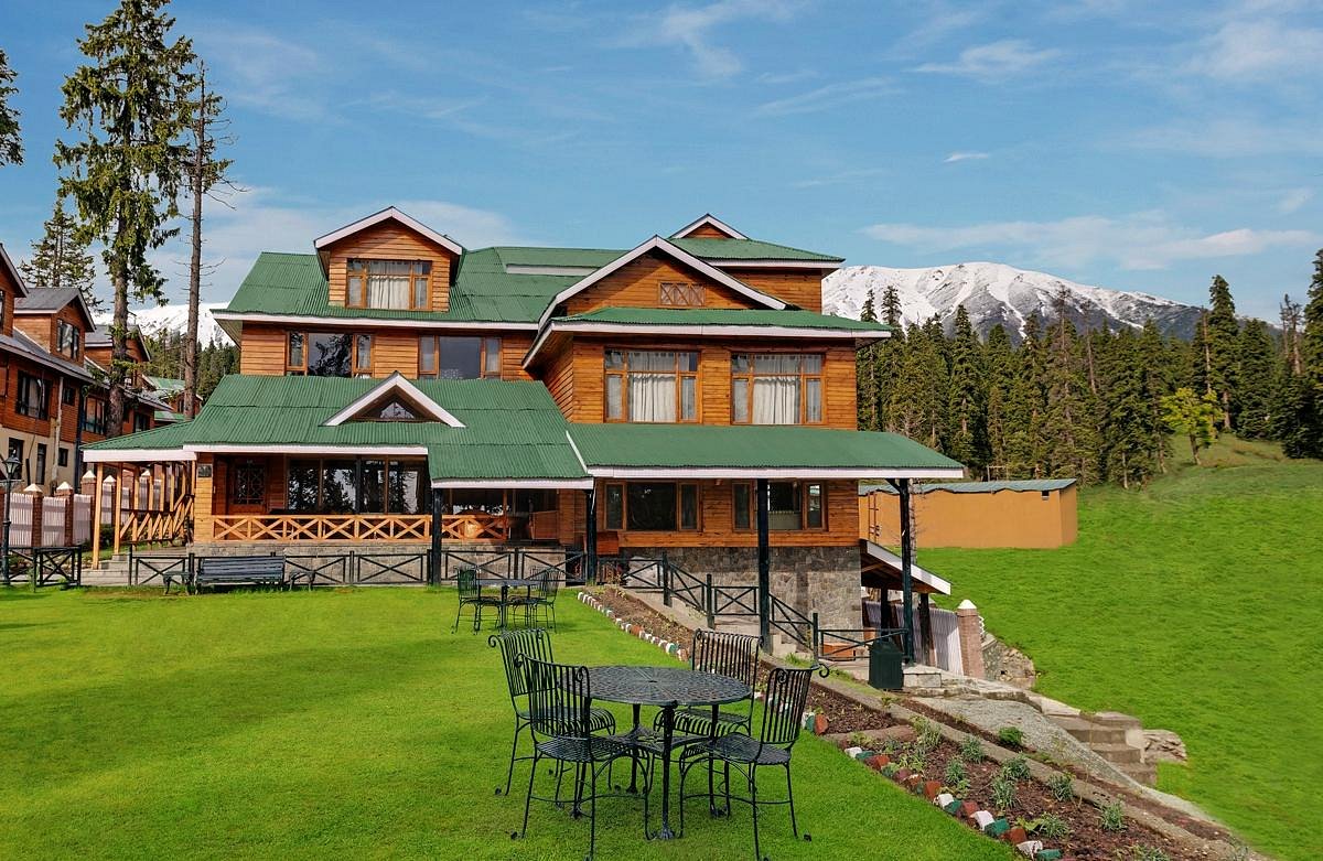 Heevan Retreat 𝗕𝗢𝗢𝗞 Gulmarg Hotel 𝘄𝗶𝘁𝗵 𝗙𝗥𝗘𝗘 𝗖𝗮𝗻𝗰𝗲𝗹𝗹𝗮𝘁𝗶𝗼𝗻