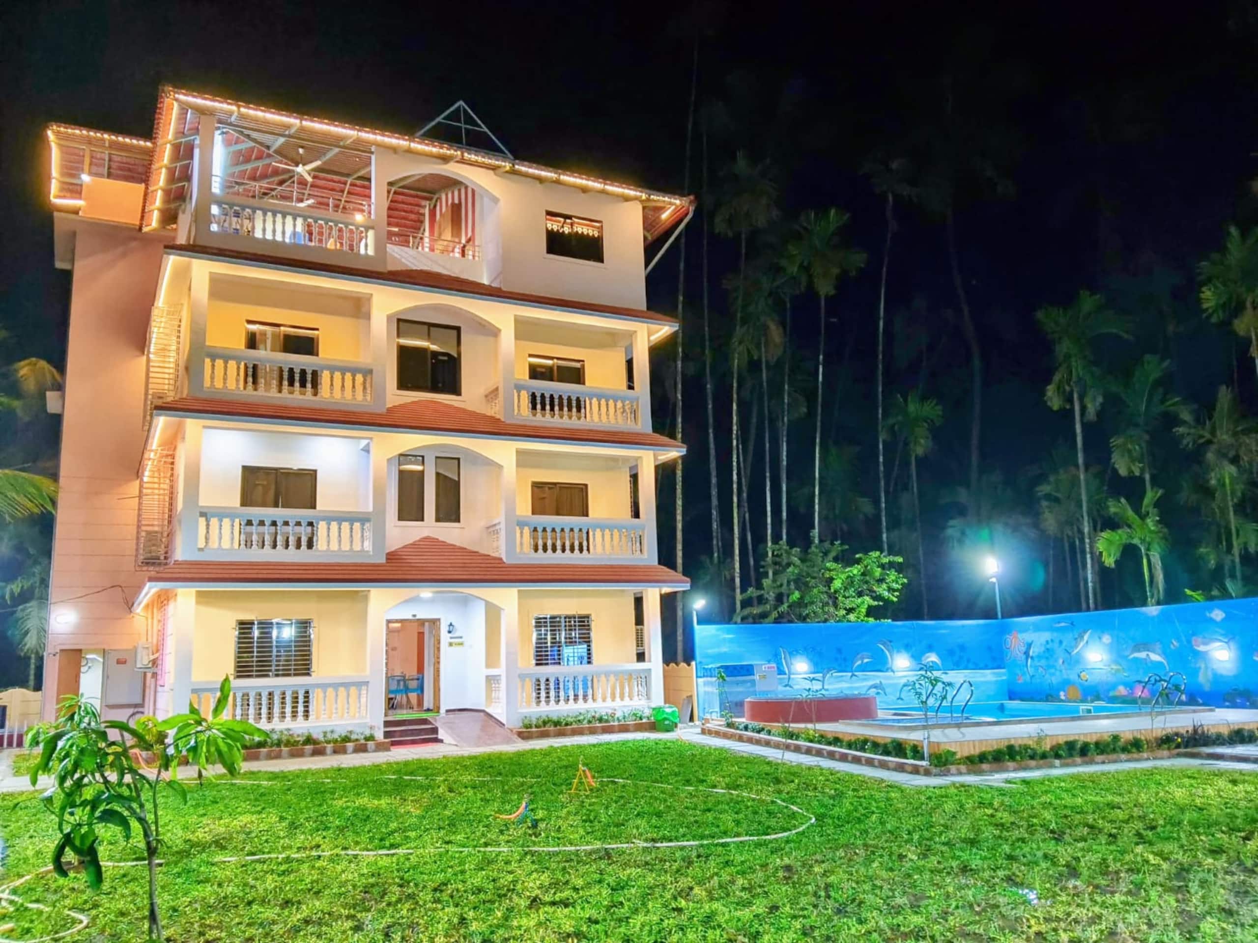 Studio Room 1 Mini fridge dining Microwave pantry 𝗕𝗢𝗢𝗞 Alibaug Homestay
