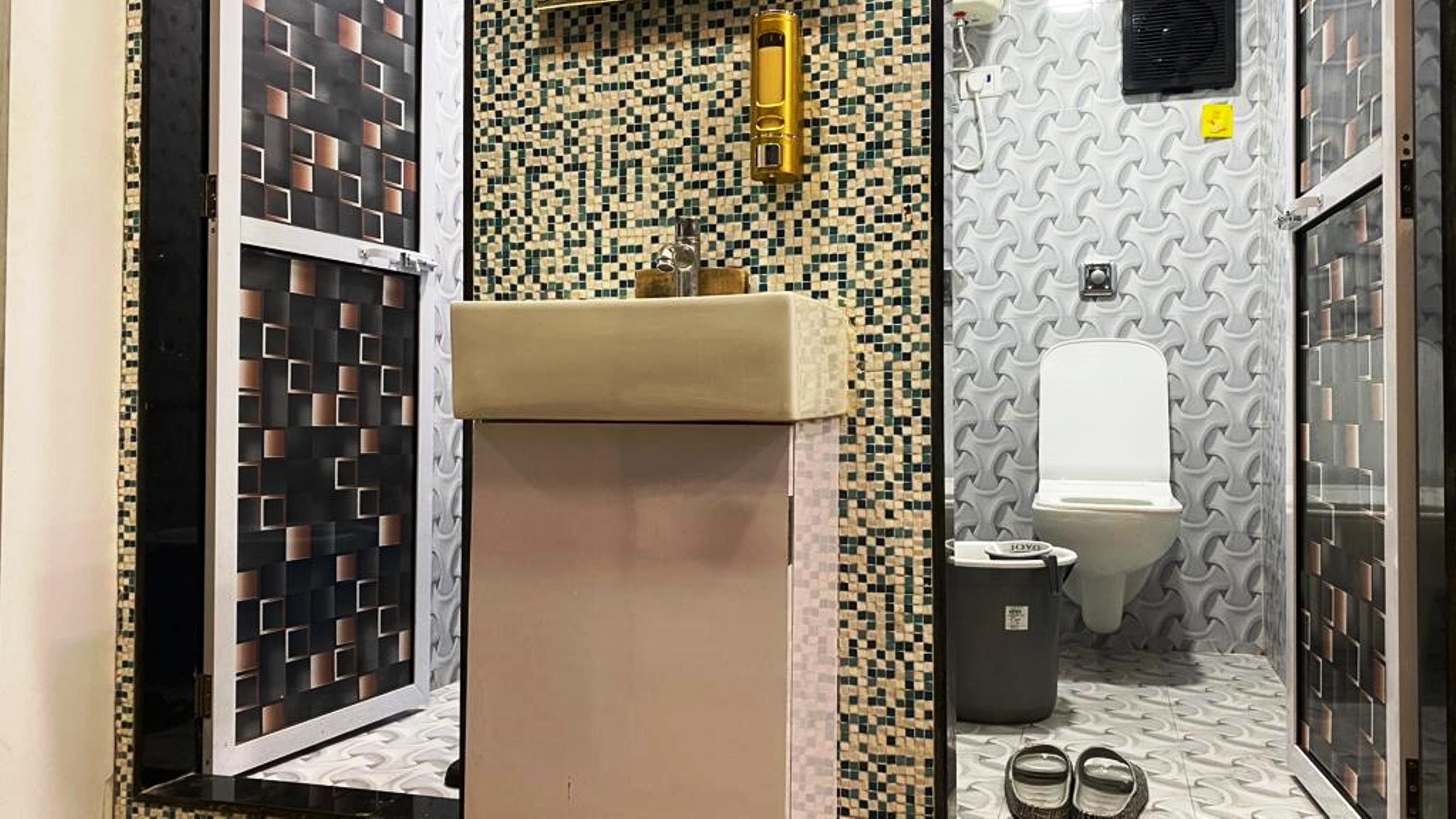 New India Dormitory 𝗕𝗢𝗢𝗞 Mumbai Hostel 𝘄𝗶𝘁𝗵 ₹𝟬 𝗣𝗔𝗬𝗠𝗘𝗡𝗧