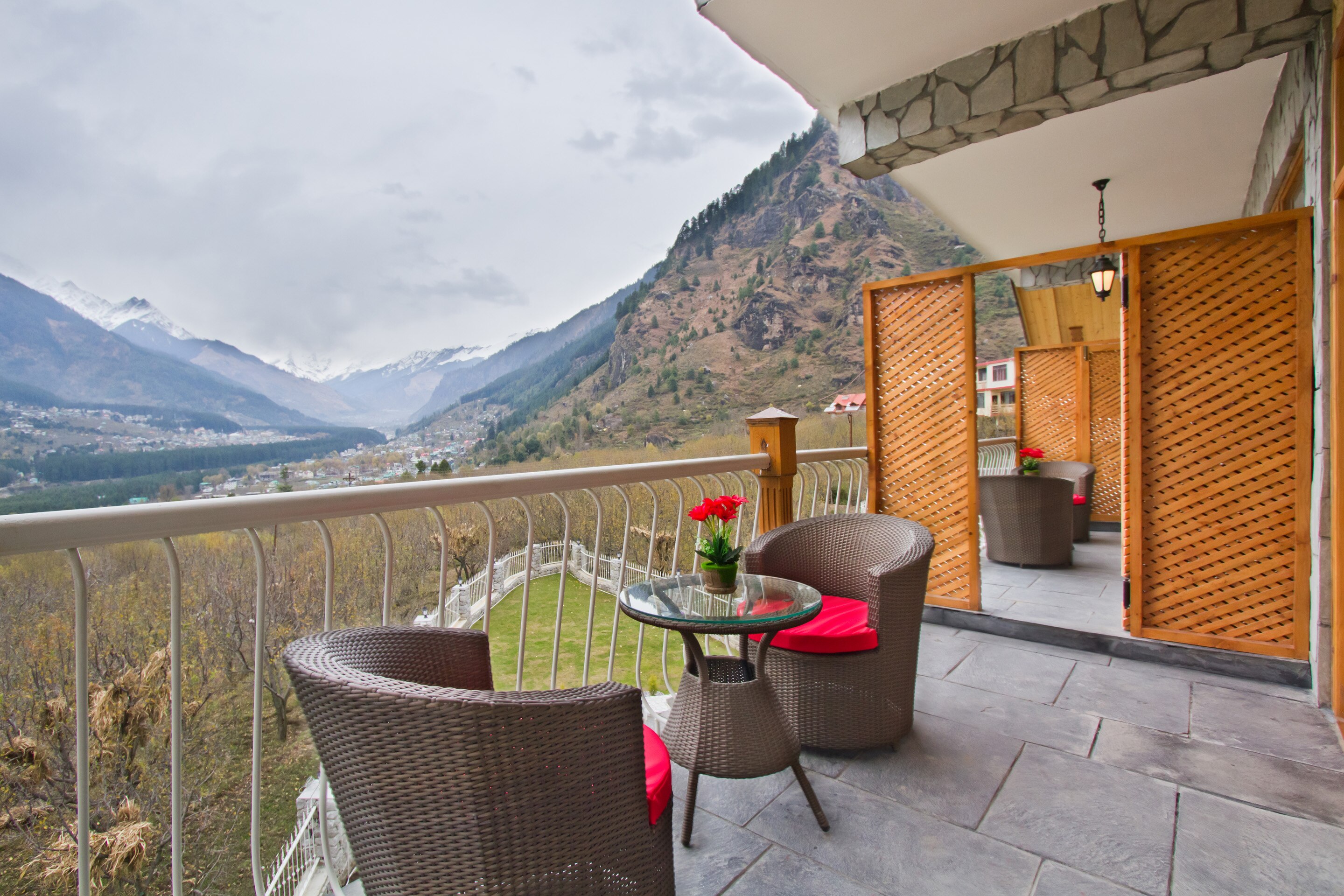 The WhiteStone Resort,Manali (Centrally Heated Mountain view) Manali ...
