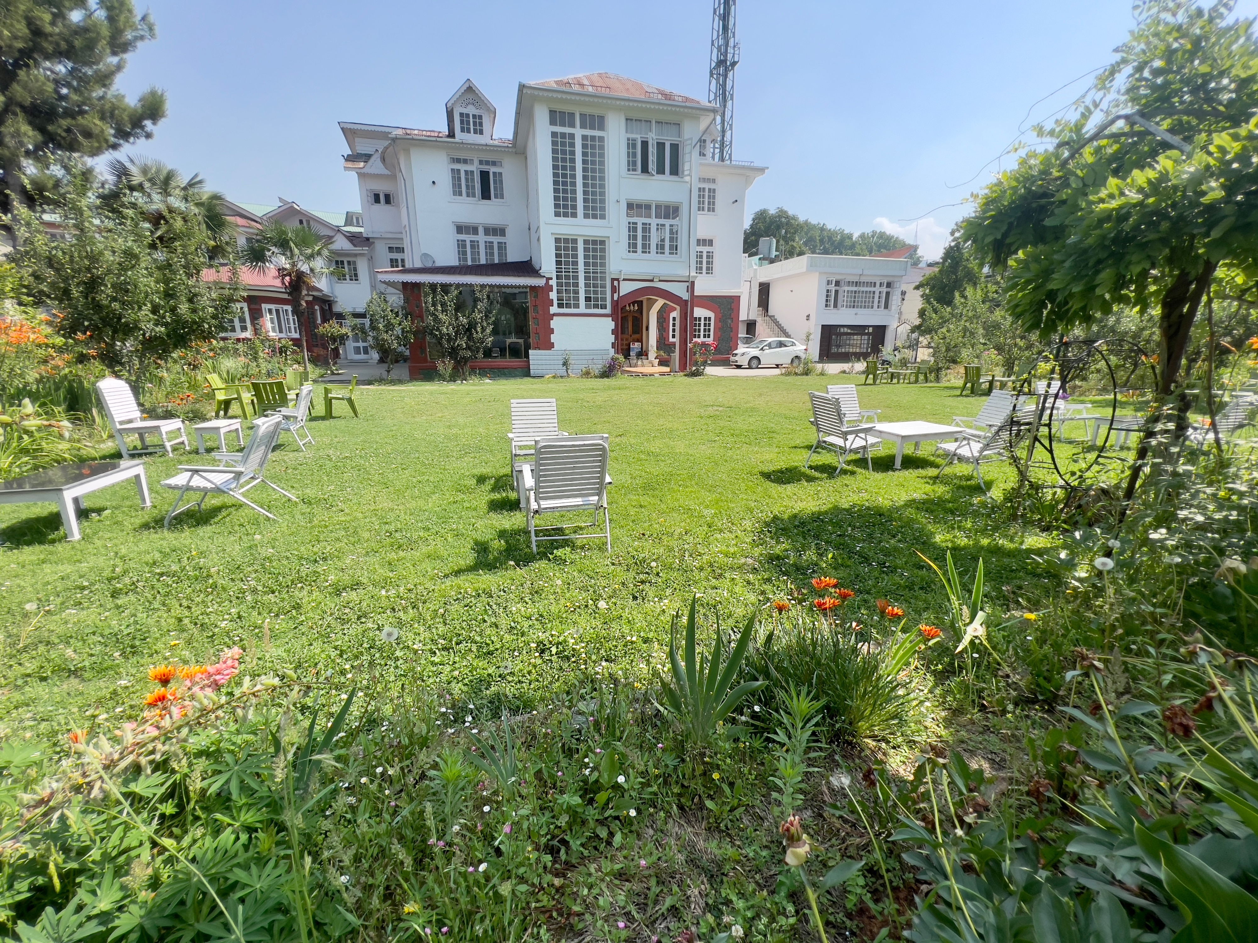 Heritage Bungalow, Rajbagh 𝗕𝗢𝗢𝗞 Srinagar Hotel 𝘄𝗶𝘁𝗵 𝗙𝗥𝗘𝗘 𝗖𝗮𝗻𝗰𝗲𝗹𝗹𝗮𝘁𝗶𝗼𝗻