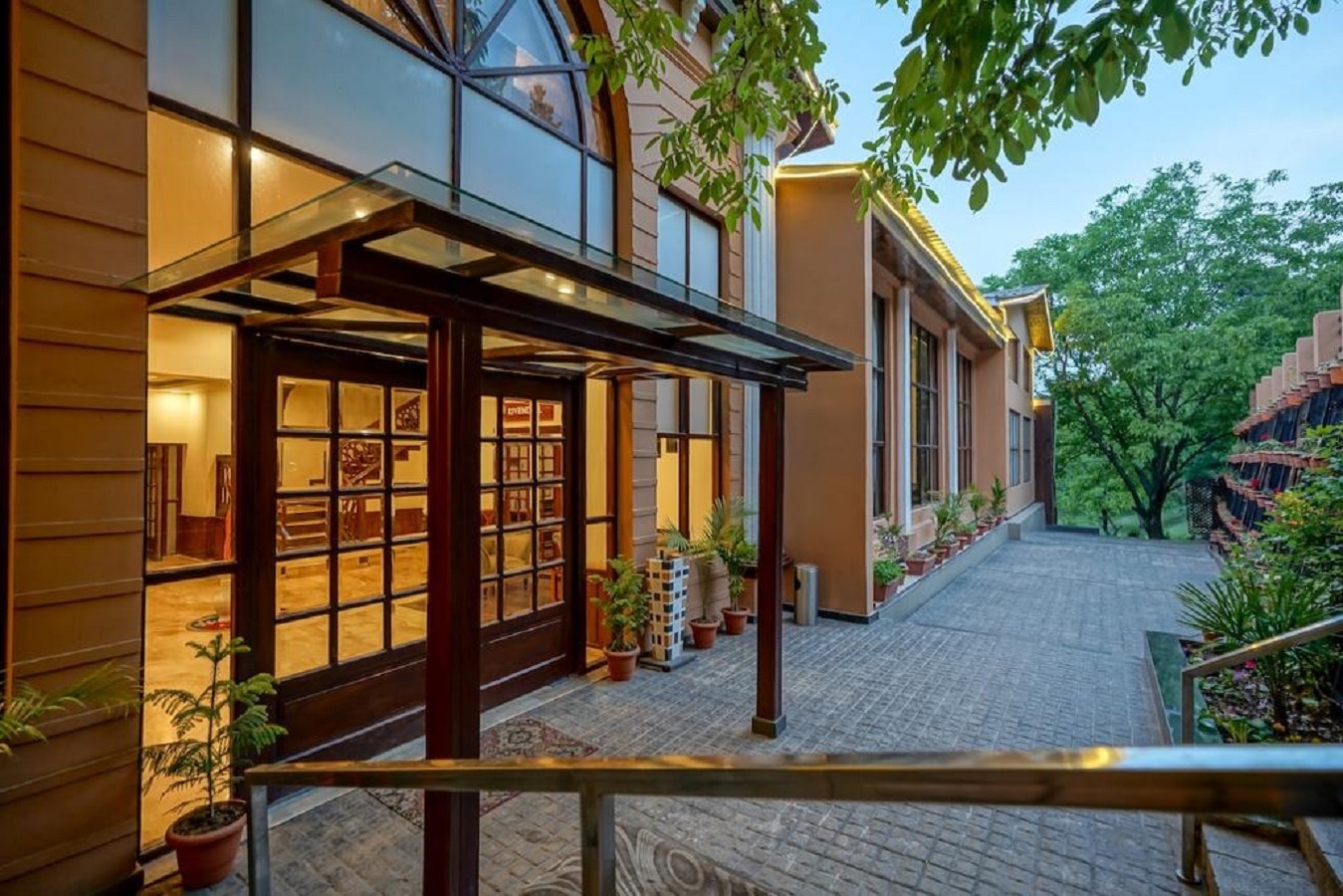 The Chinar Resort and Spa Best Rates on Pahalgam Hotel Deals, Reviews ...