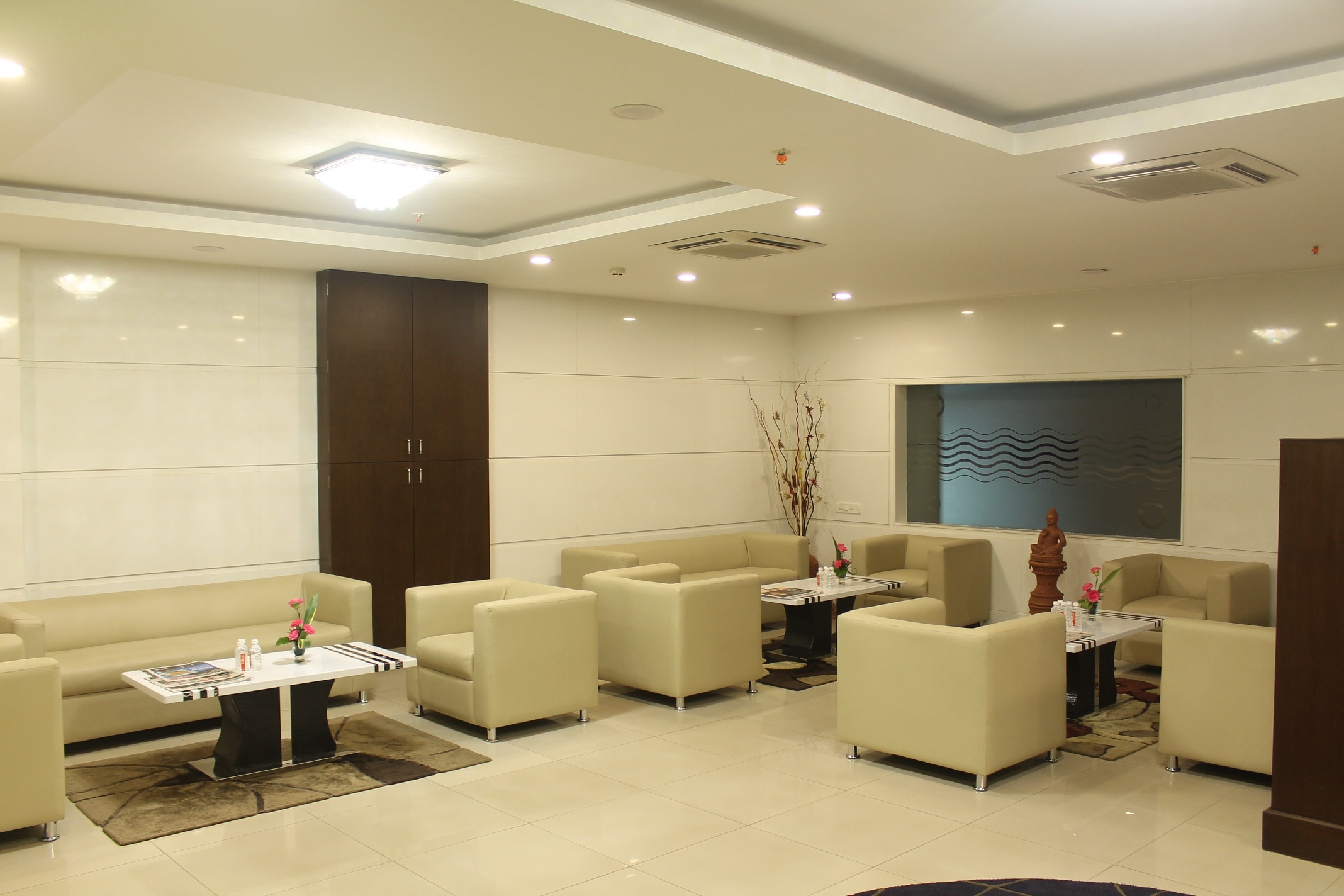 The Byke Suraj Plaza Pure Veg Best Rates on Thane Hotel Deals, Reviews ...