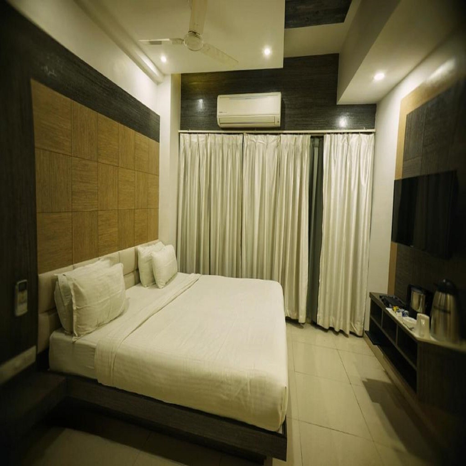 Awadh Palace 𝗕𝗢𝗢𝗞 Bhopal Hotel 𝘄𝗶𝘁𝗵 ₹𝟬 𝗣𝗔𝗬𝗠𝗘𝗡𝗧