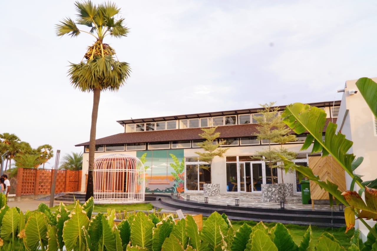 V HOTELS AND RESORTS 𝗕𝗢𝗢𝗞 Chirala Resort 𝘄𝗶𝘁𝗵 𝗙𝗥𝗘𝗘 𝗖𝗮𝗻𝗰𝗲𝗹𝗹𝗮𝘁𝗶𝗼𝗻