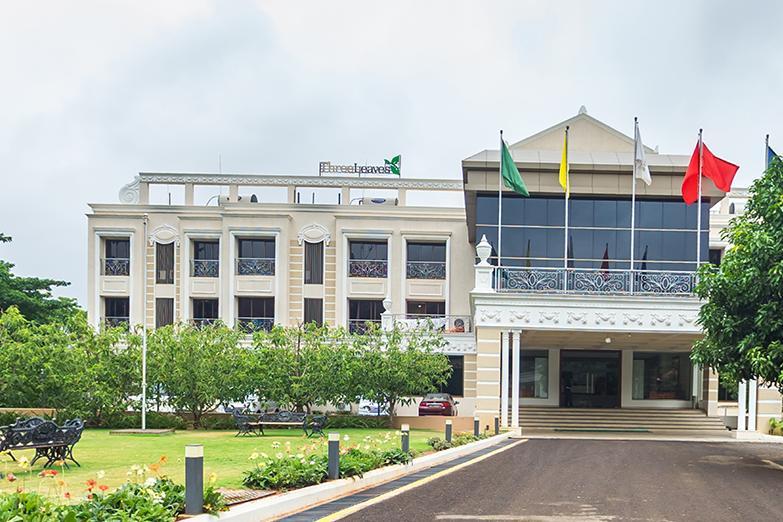 THREE LEAVES HOTEL 𝗕𝗢𝗢𝗞 Trimbak Hotel 𝘄𝗶𝘁𝗵 ₹𝟬 𝗣𝗔𝗬𝗠𝗘𝗡𝗧