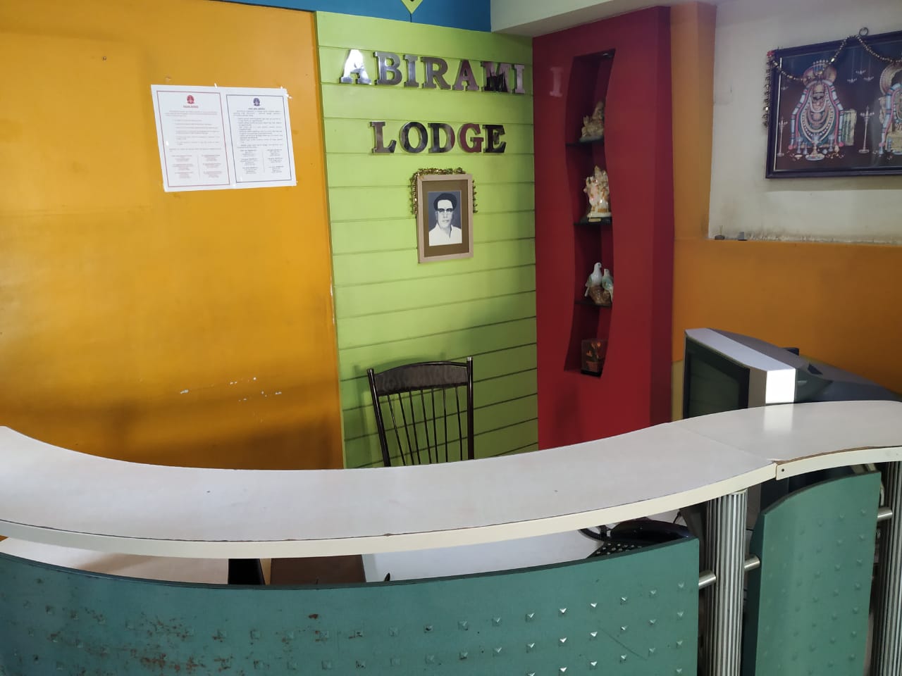 Abirami Lodge 𝗕𝗢𝗢𝗞 Tiruvannamalai Hotel