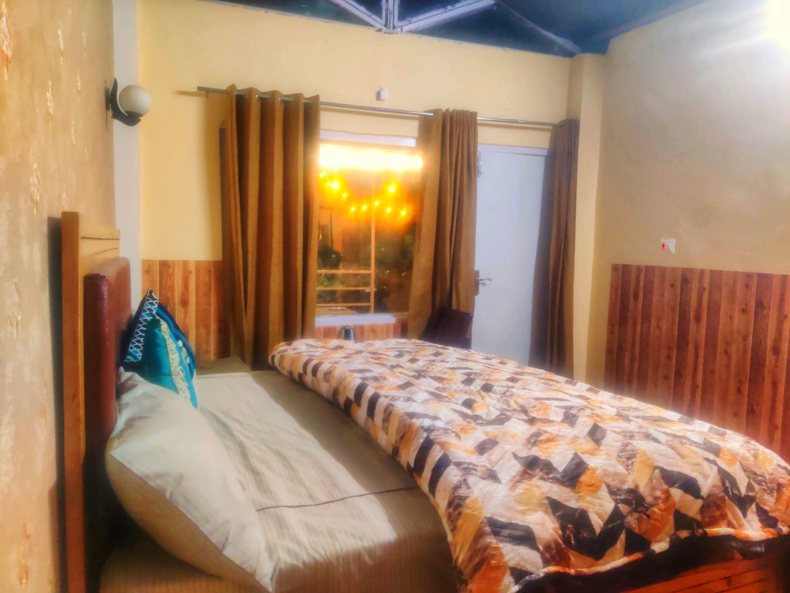 Kasol Riverside Camps & Cottages Best Rates on Kasol Hotel Deals ...