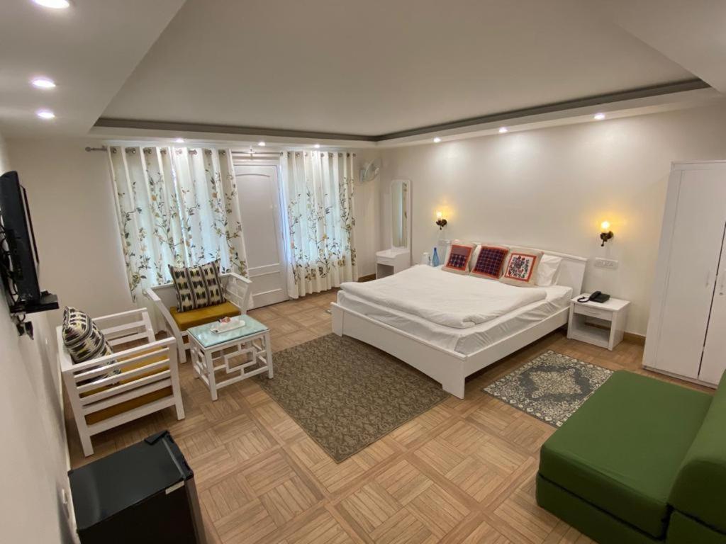 Mango Tree Courtyard Mussoorie Best Rates on Mussoorie Hotel Deals ...