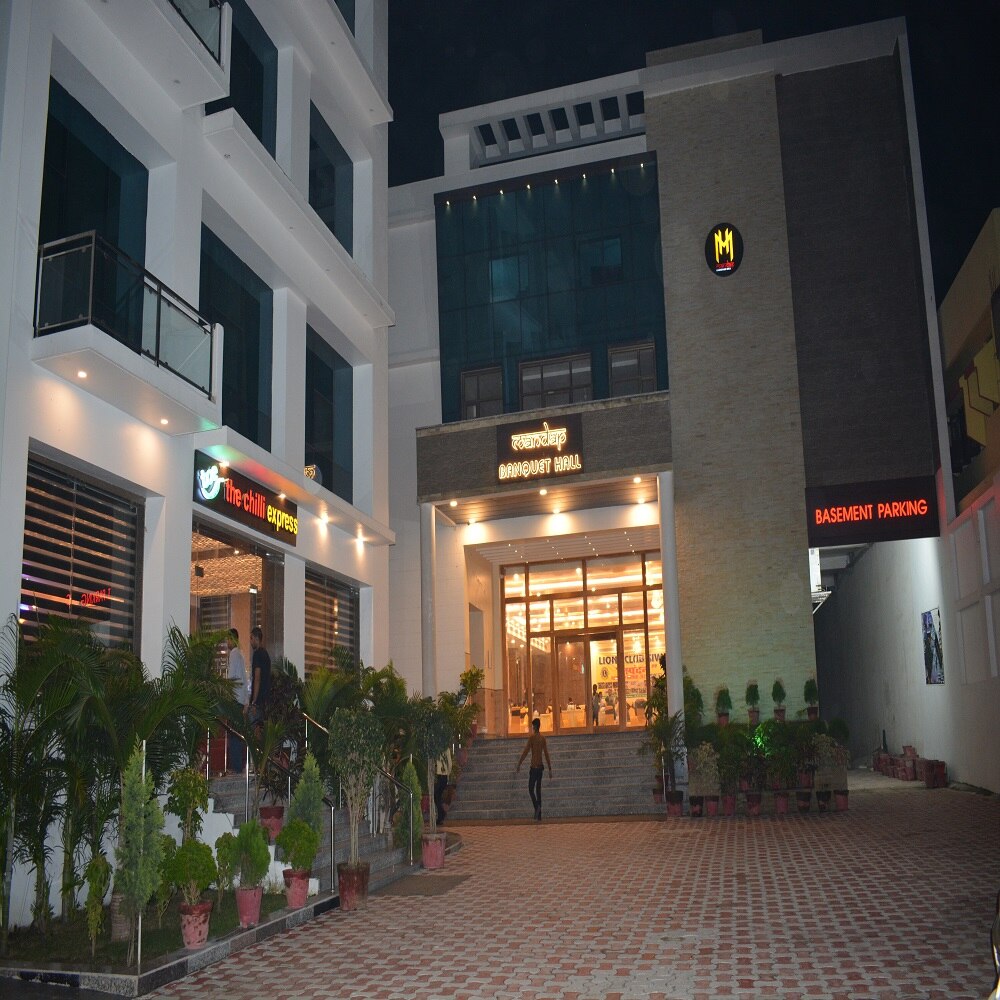 Hotel Sapphire Inn 𝗕𝗢𝗢𝗞 Siwan Hotel 𝘄𝗶𝘁𝗵 𝗙𝗥𝗘𝗘 𝗖𝗮𝗻𝗰𝗲𝗹𝗹𝗮𝘁𝗶𝗼𝗻