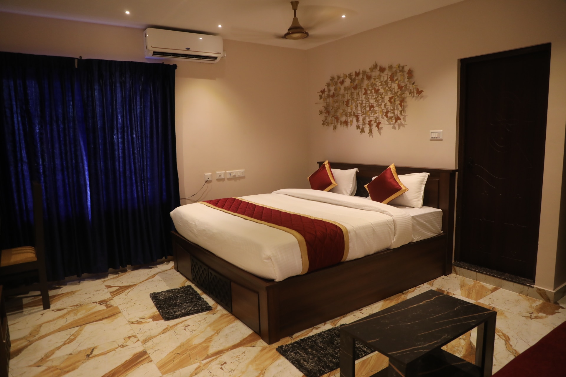 HOTEL APM GRAND, Kavalkinaru 𝗕𝗢𝗢𝗞 Radhapuram Hotel 𝘄𝗶𝘁𝗵 ₹𝟬 𝗣𝗔𝗬𝗠𝗘𝗡𝗧