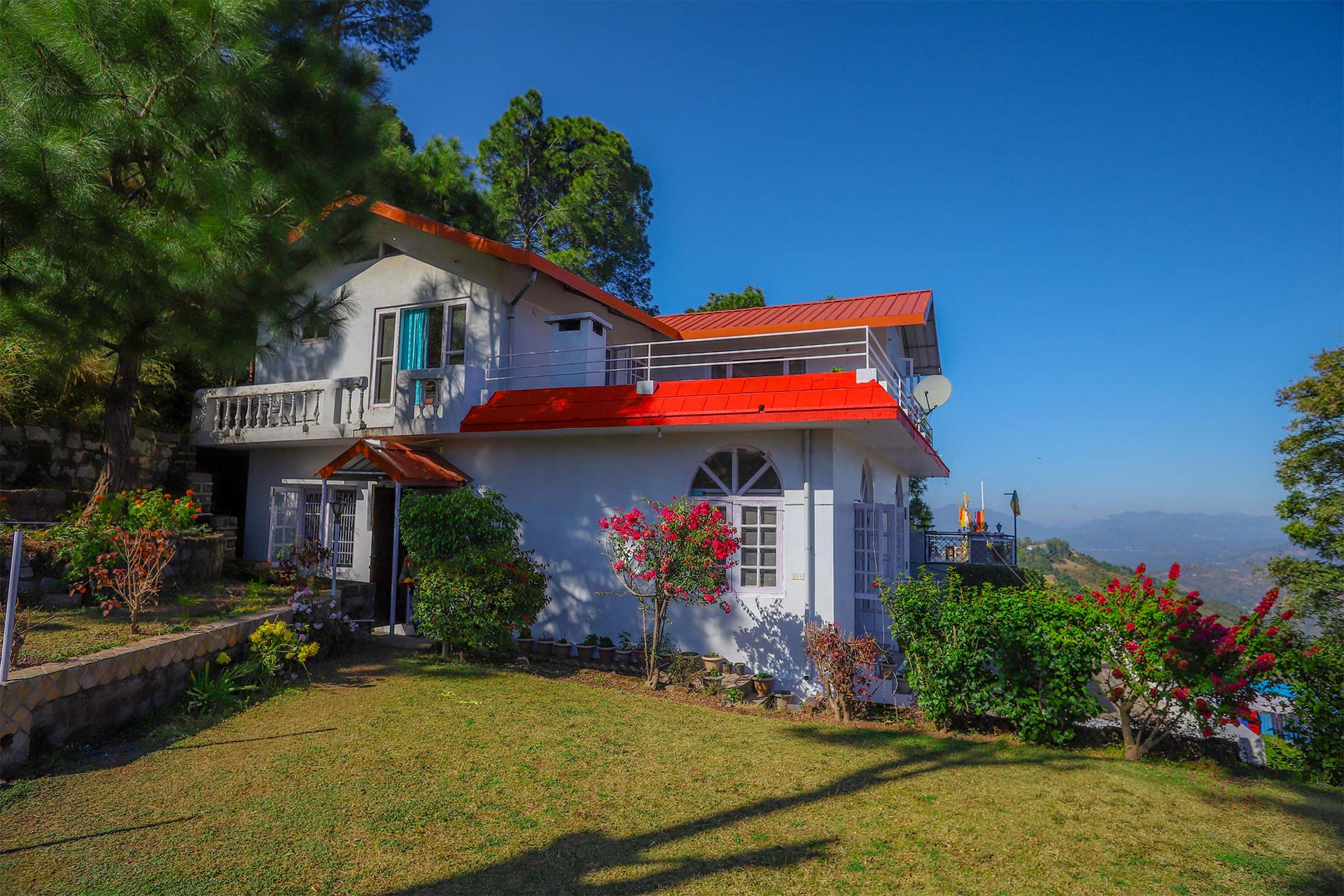 StayVista | Misty Mountains 2 BHK Cottage Best Rates on Solan Hotel ...