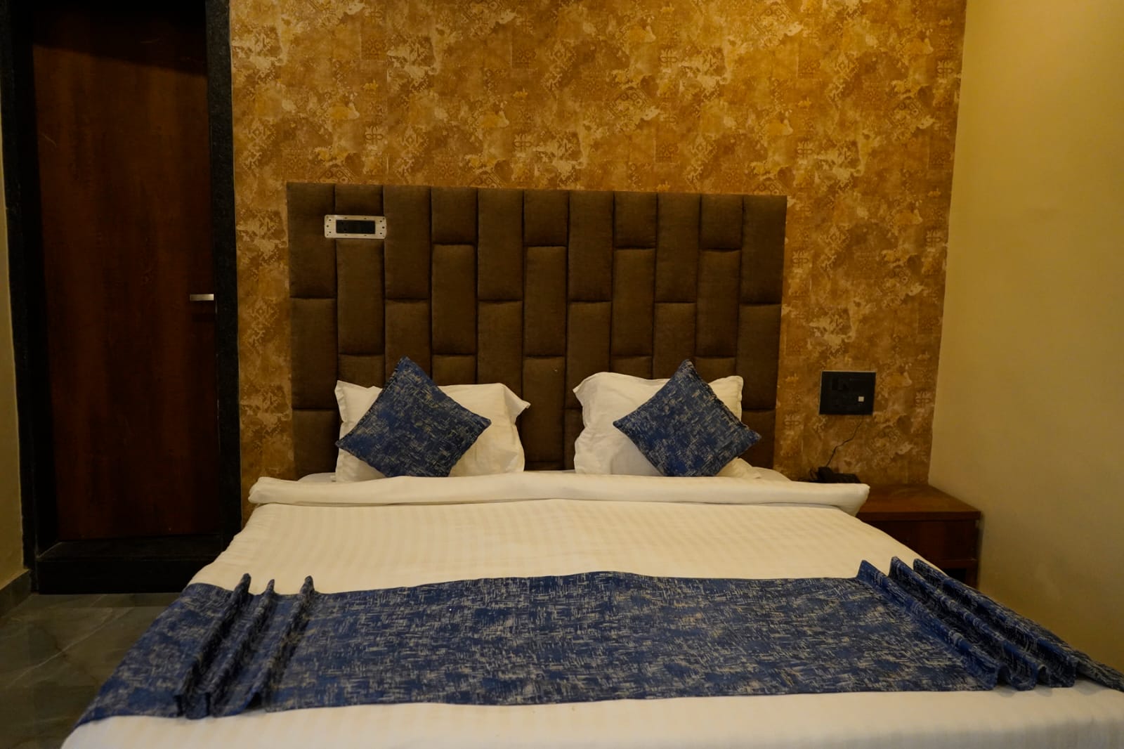 Orange Eye Resort 𝗕𝗢𝗢𝗞 Raipur, Chhattisgarh Hotel 𝘄𝗶𝘁𝗵 𝗙𝗥𝗘𝗘 𝗖𝗮𝗻𝗰𝗲𝗹𝗹𝗮𝘁𝗶𝗼𝗻