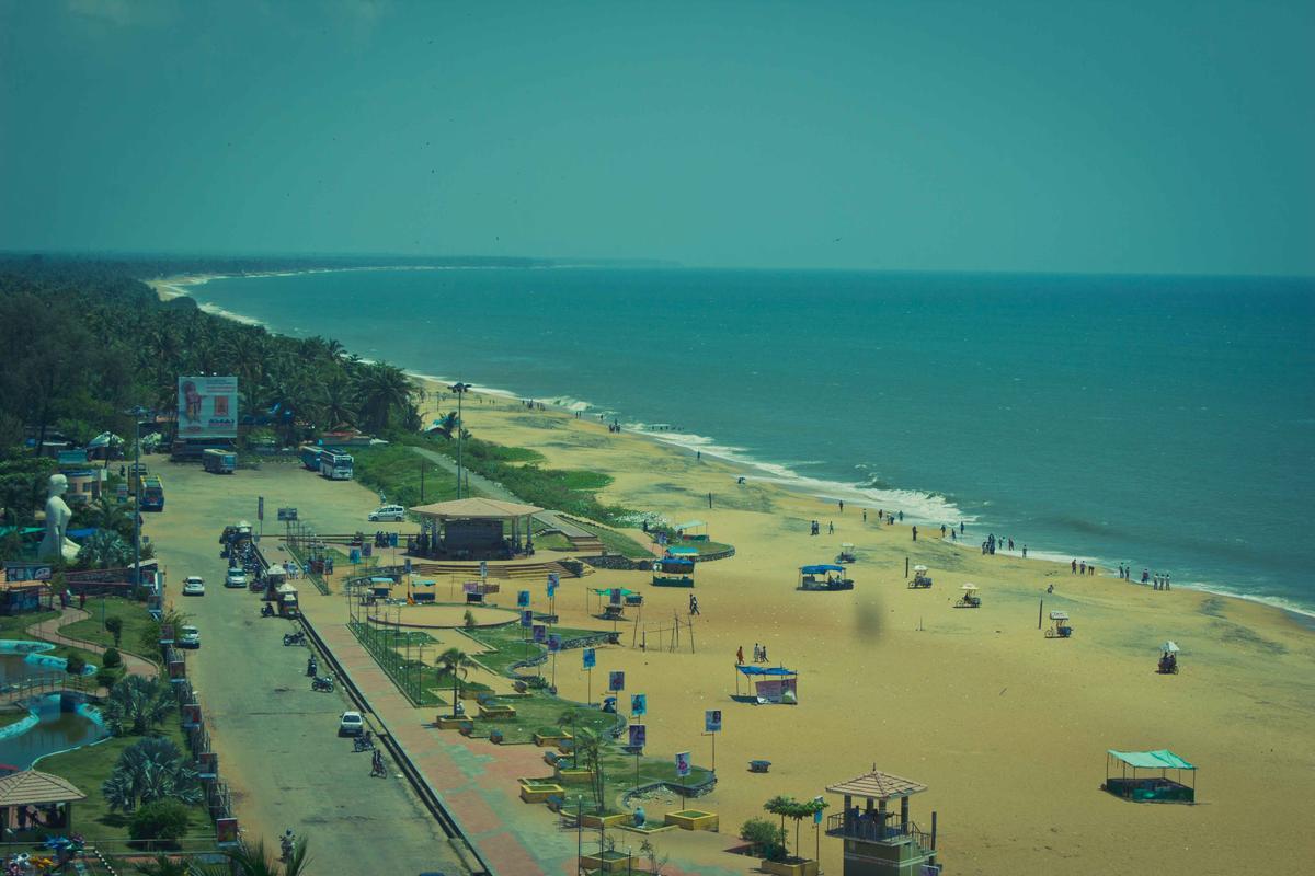 The Quilon Beach Hotel 𝗕𝗢𝗢𝗞 Kollam Hotel 𝘄𝗶𝘁𝗵 ₹𝟬 𝗣𝗔𝗬𝗠𝗘𝗡𝗧