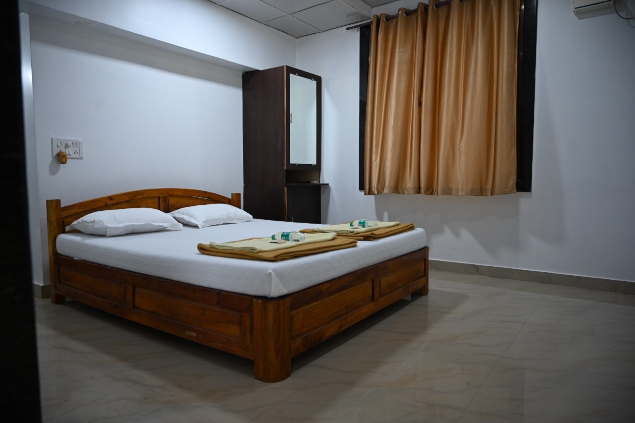 Hotel Chivla Paradise 𝗕𝗢𝗢𝗞 Malvan Hotel 𝘄𝗶𝘁𝗵 𝗙𝗥𝗘𝗘 𝗖𝗮𝗻𝗰𝗲𝗹𝗹𝗮𝘁𝗶𝗼𝗻