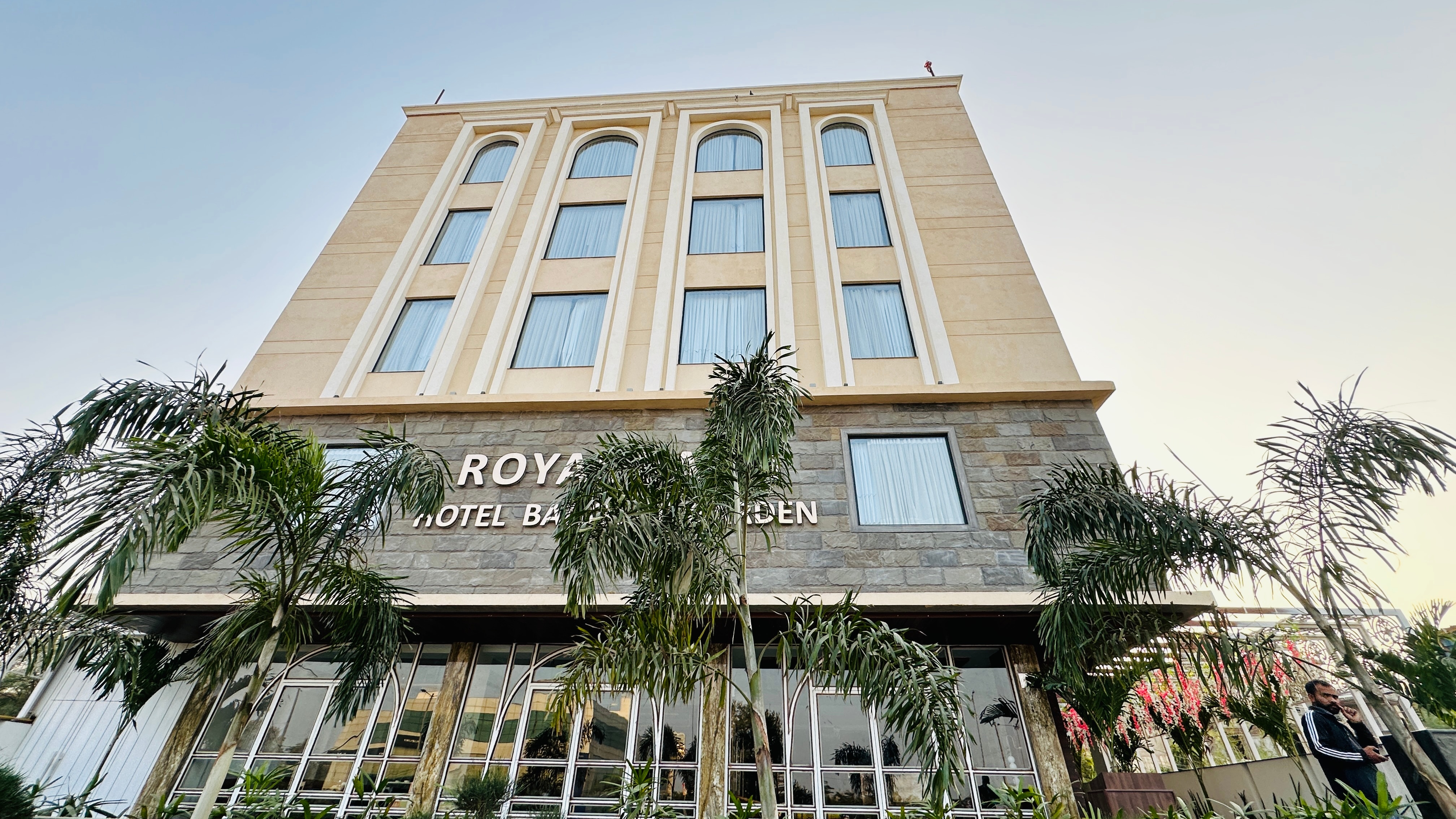 Hotel Royal Bagh- Opposite CityPark Jaipur 𝗕𝗢𝗢𝗞 Jaipur Hotel