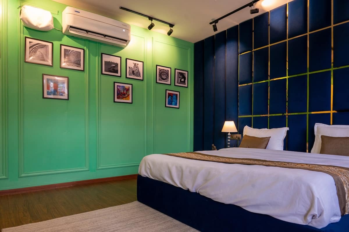 Eva Farms | Aravali Lux Retreat with Pool & Jacuzzi 𝗕𝗢𝗢𝗞 Gurgaon Farm ...