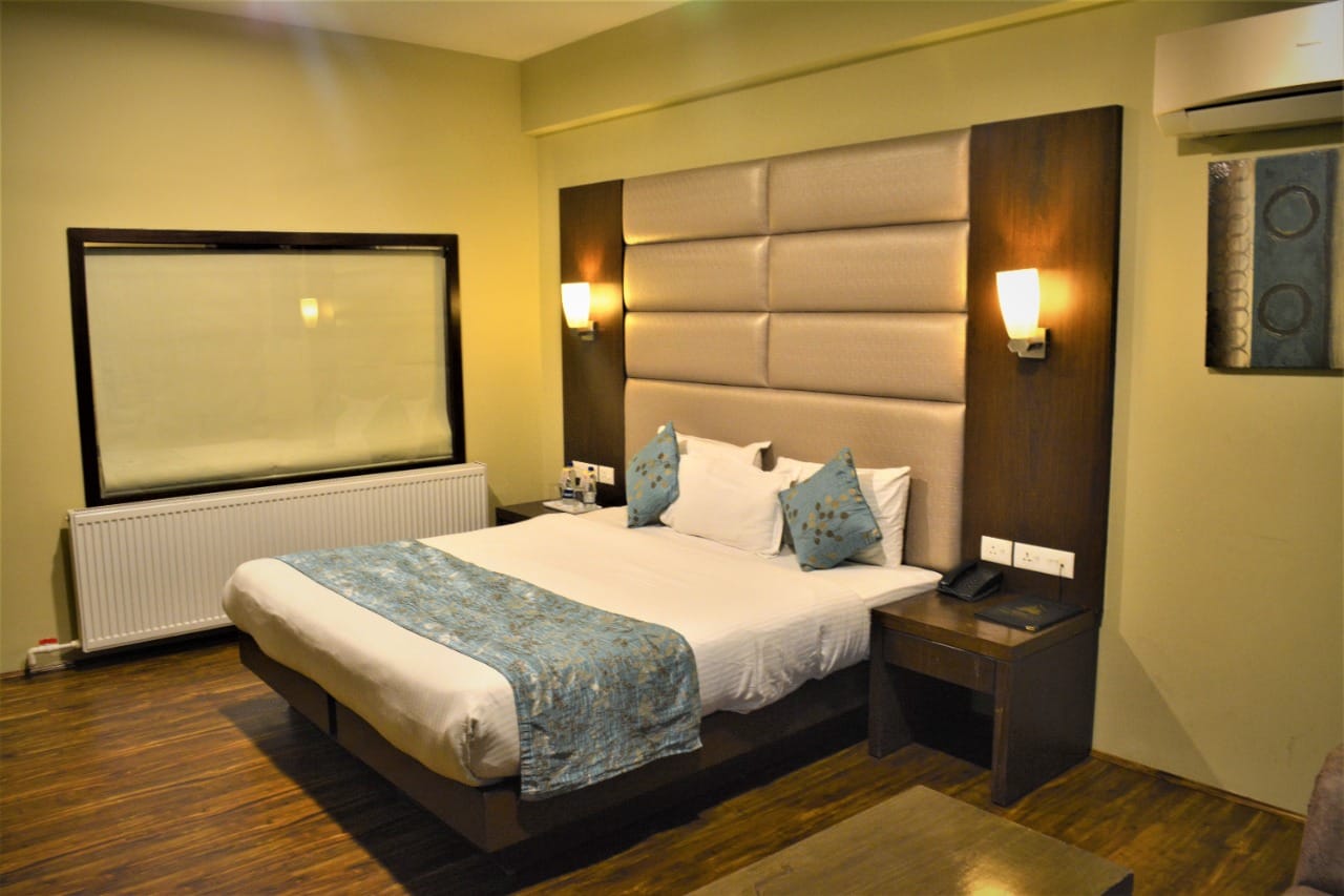 Hotel Palm Spring 𝗕𝗢𝗢𝗞 Srinagar Hotel 𝘄𝗶𝘁𝗵 ₹𝟬 𝗣𝗔𝗬𝗠𝗘𝗡𝗧