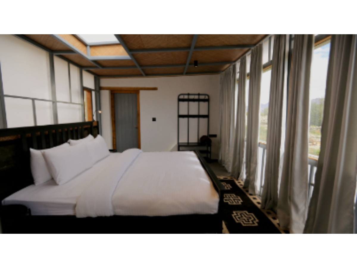 The Merak 𝗕𝗢𝗢𝗞 Pangong Resort 𝘄𝗶𝘁𝗵 ₹𝟬 𝗣𝗔𝗬𝗠𝗘𝗡𝗧