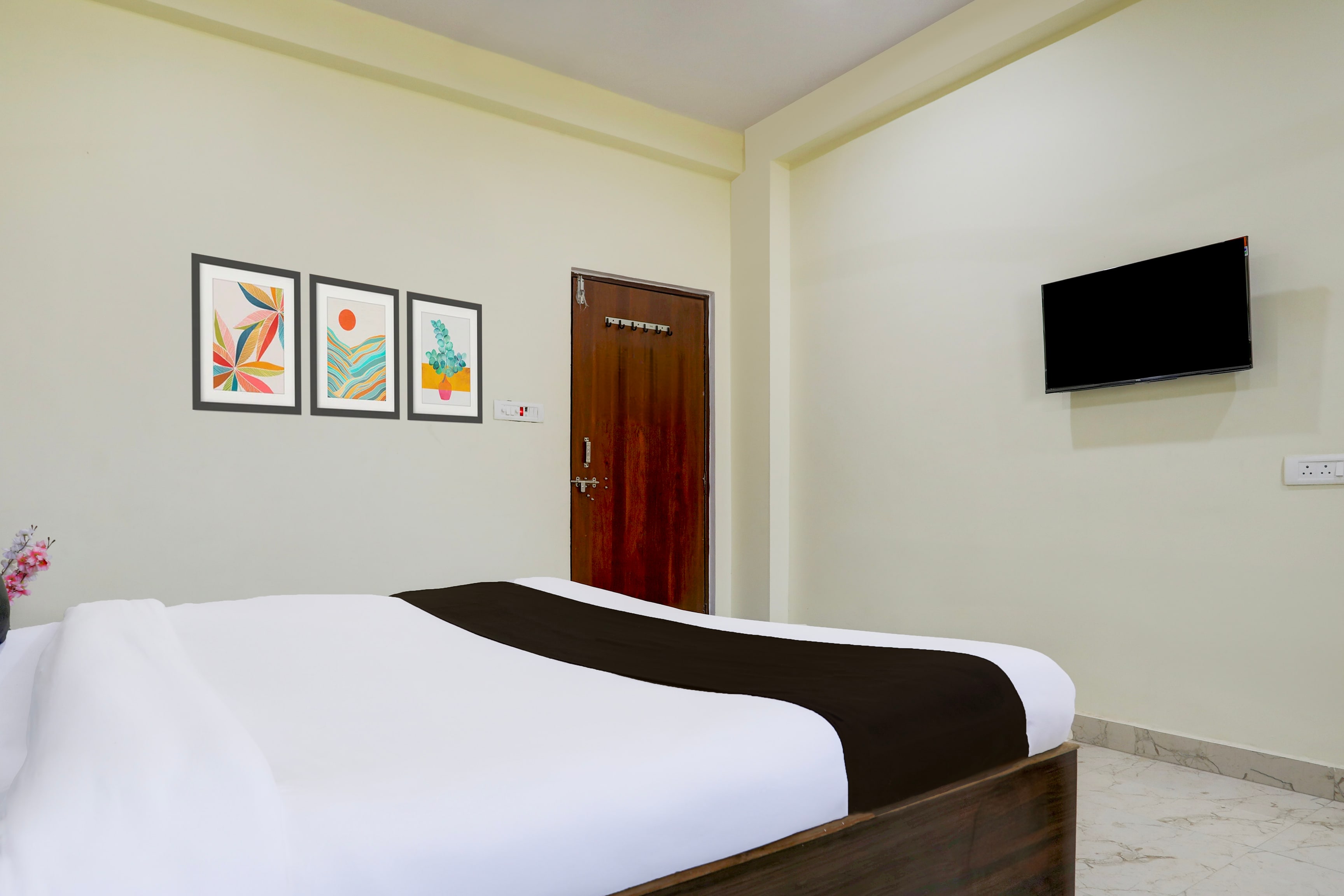 Super Hotel O Samne Ghat Hotel Varanasi - Reviews, Photos & Offer