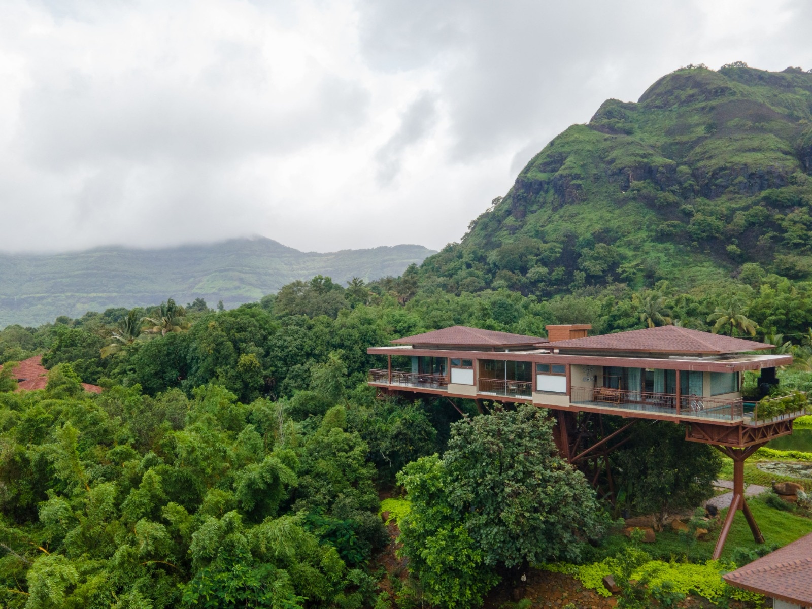 SaffronStays The Mistty Mountain 𝗕𝗢𝗢𝗞 Mulshi Villa