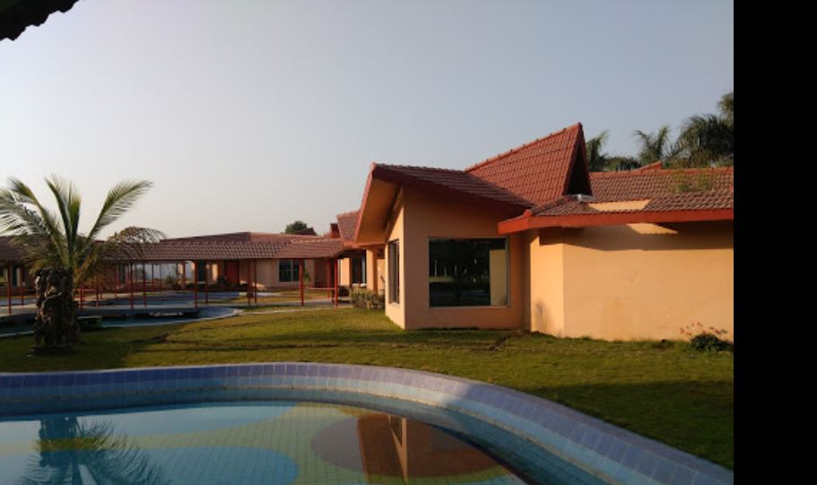 Hotel Crescent Resorts and Club Best Rates on Sehore Hotel Deals ...