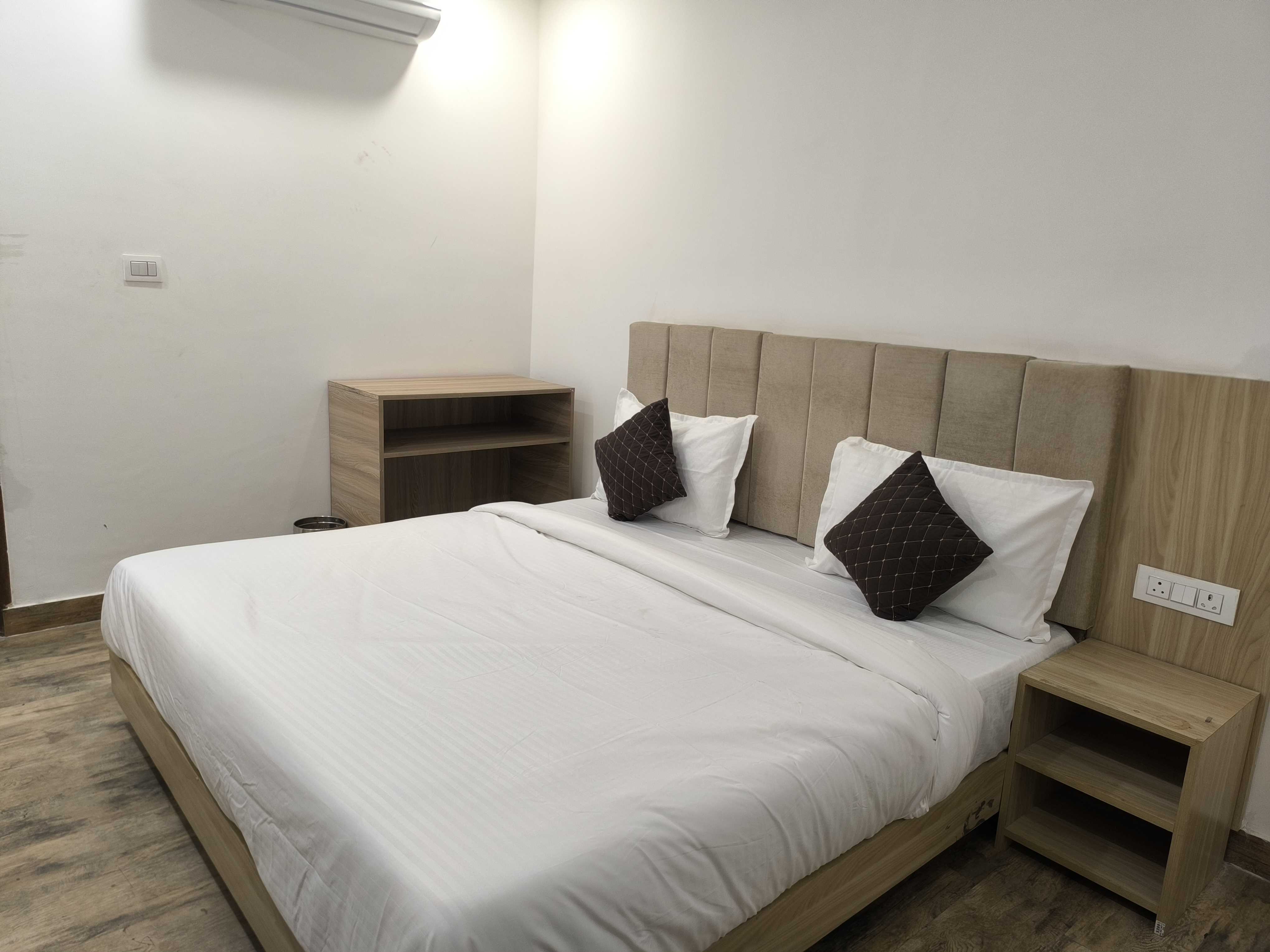 Hotel O A-1 Guest House 𝗕𝗢𝗢𝗞 Delhi Hotel