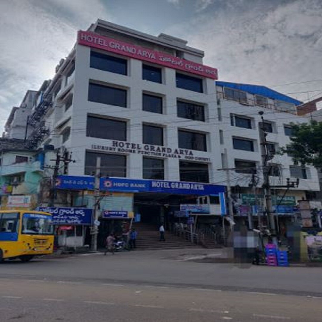 HOTEL GRAND ARYA-Eluru 𝗕𝗢𝗢𝗞 Eluru Hotel 𝘄𝗶𝘁𝗵 ₹𝟬 𝗣𝗔𝗬𝗠𝗘𝗡𝗧