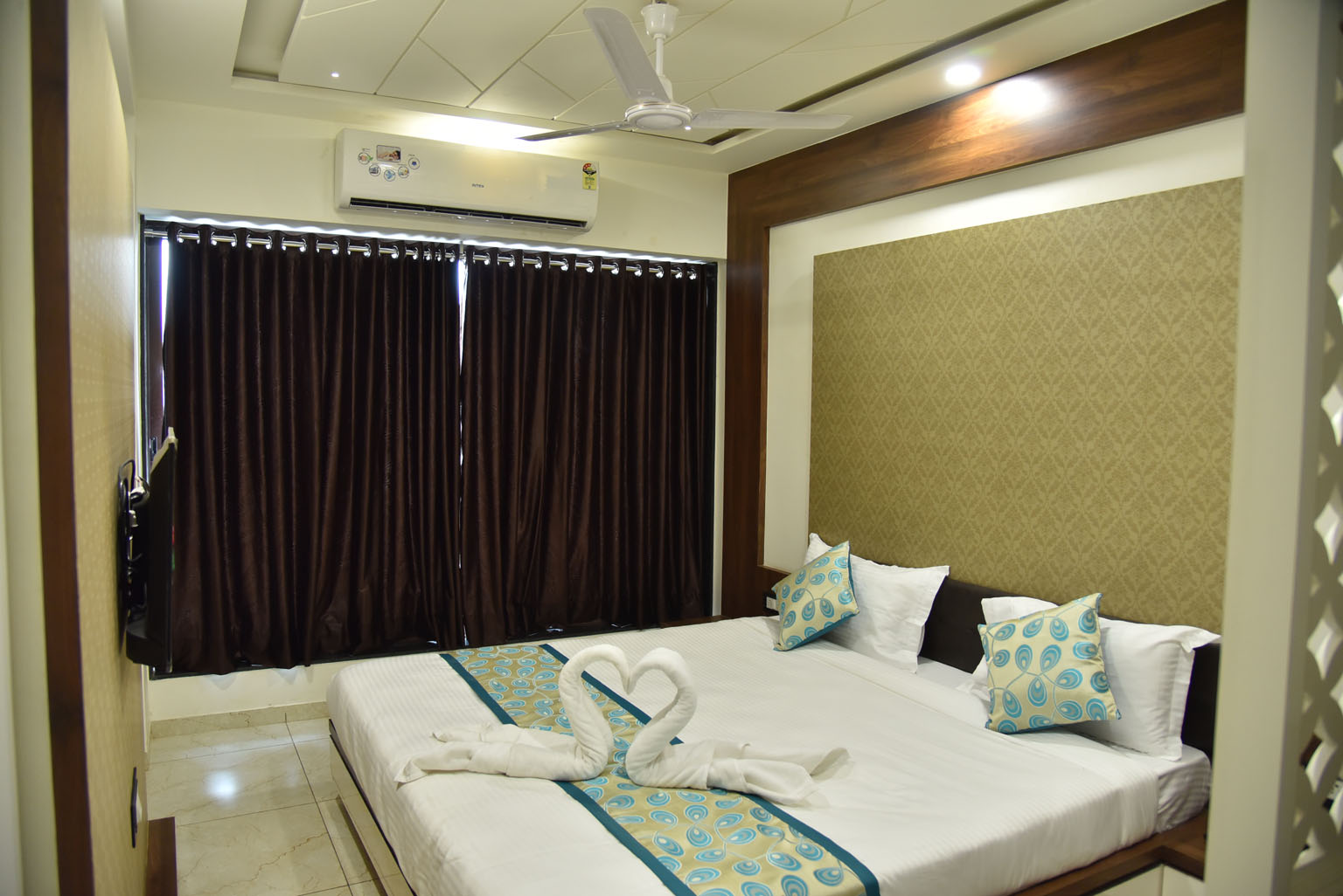 HOTEL SAVERA INN Best Rates on Morbi Hotel Deals, Reviews & Photos