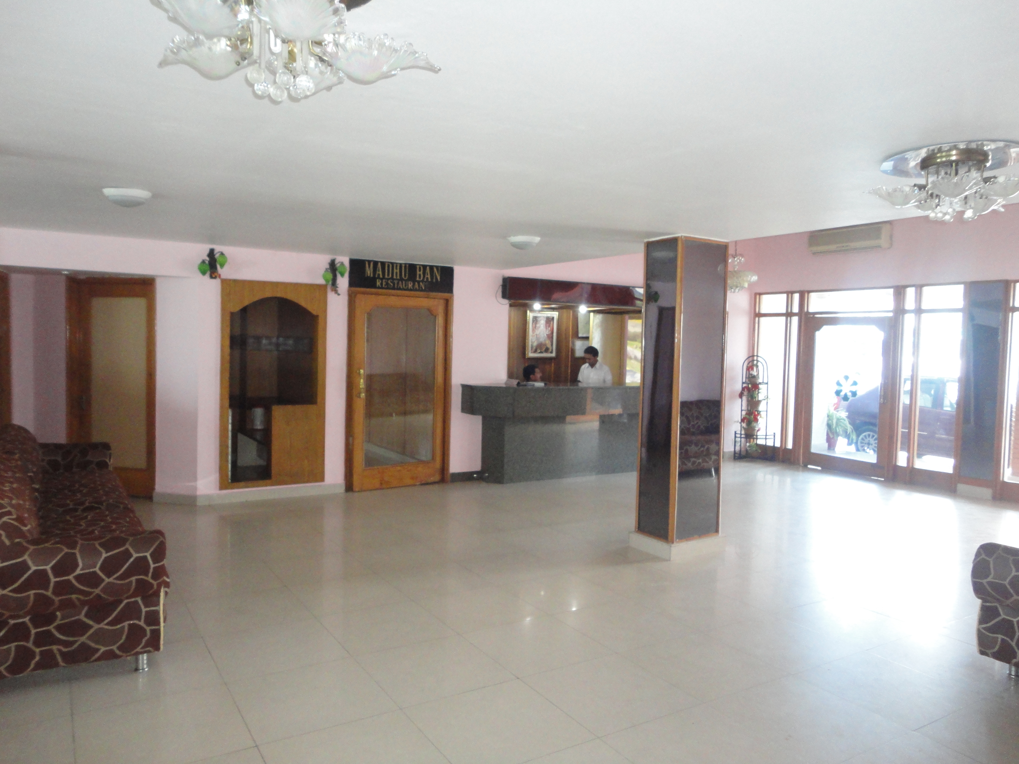 Hotel Ishan Katra - INR 153 OFF ( ̶9̶0̶0̶ ) Deal Hotel HD Photos & Reviews